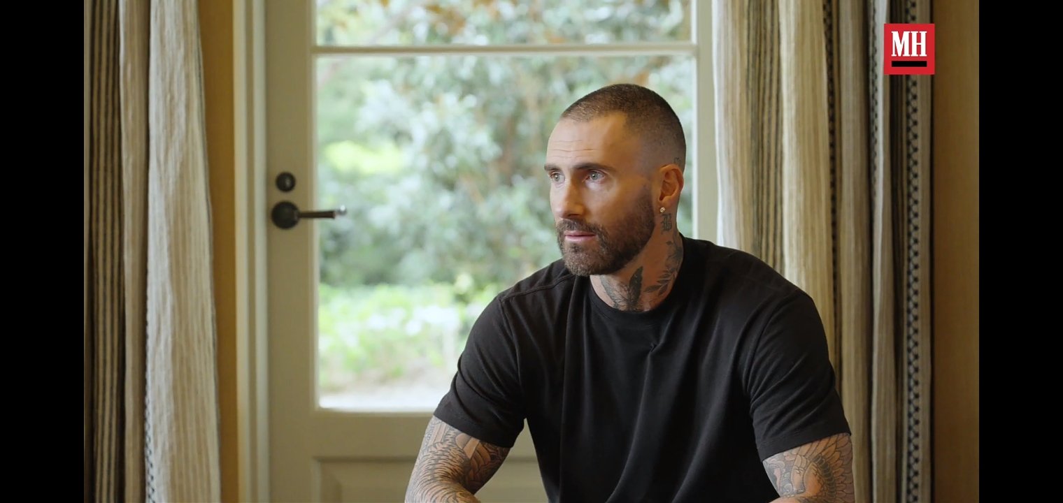 » Adam Levine mostra academia em novo video para Men’s Health